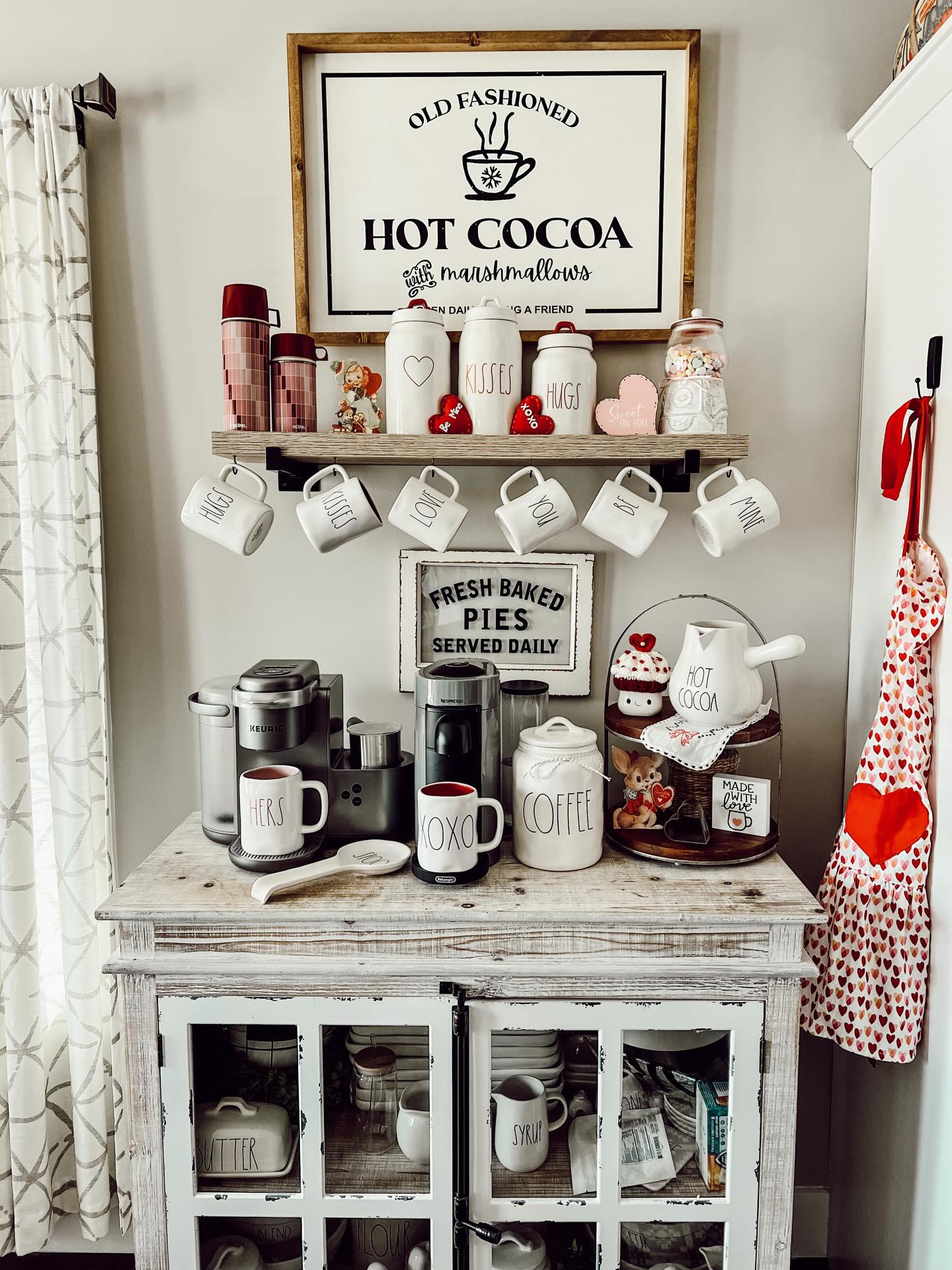 29 Cute Coffee Bar Ideas For Caffeine Lovers - CuteDecorIdeas.com