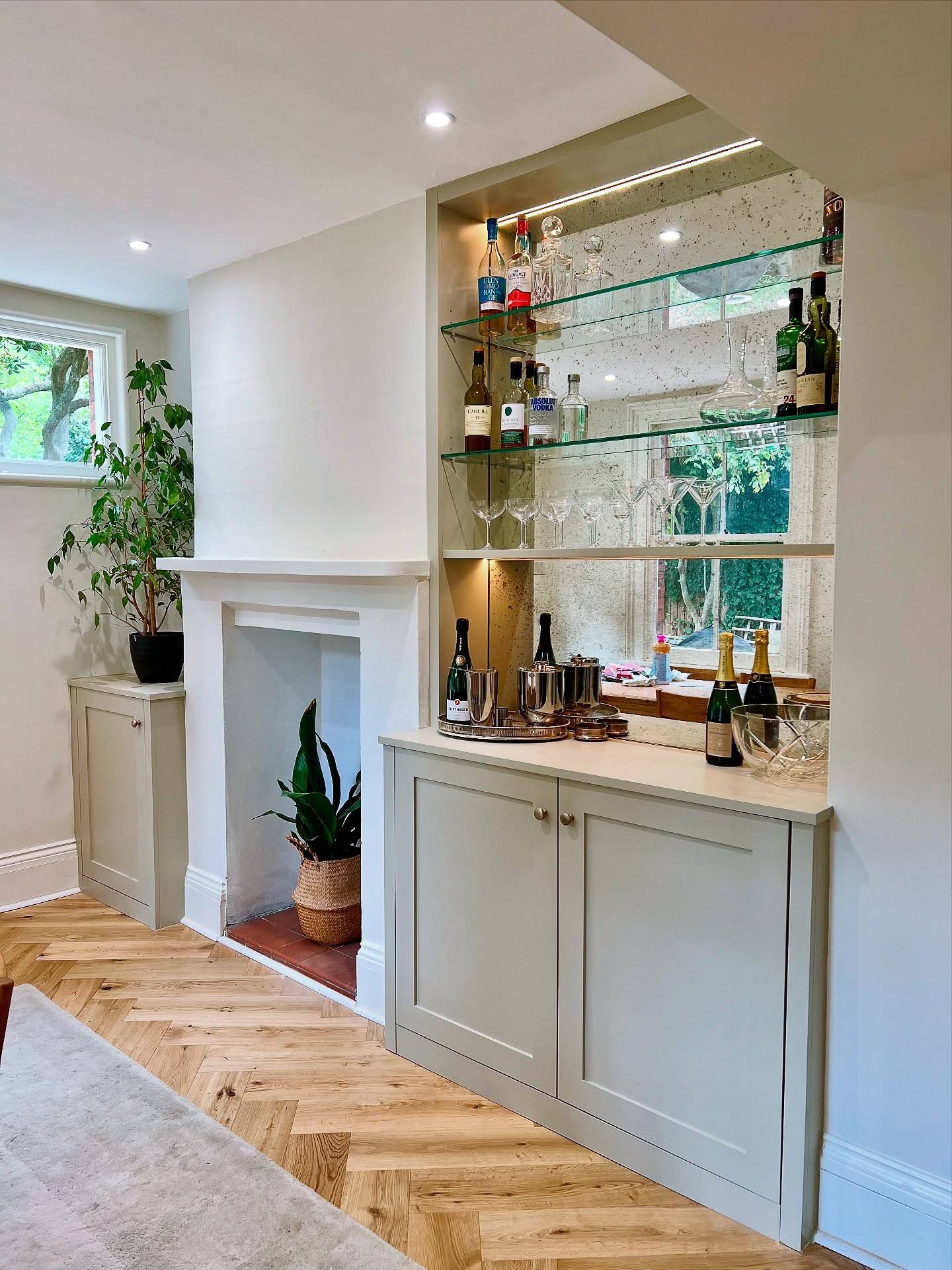 24 Stylish DIY Bar Shelf Ideas for Your Home Bar Designs ...