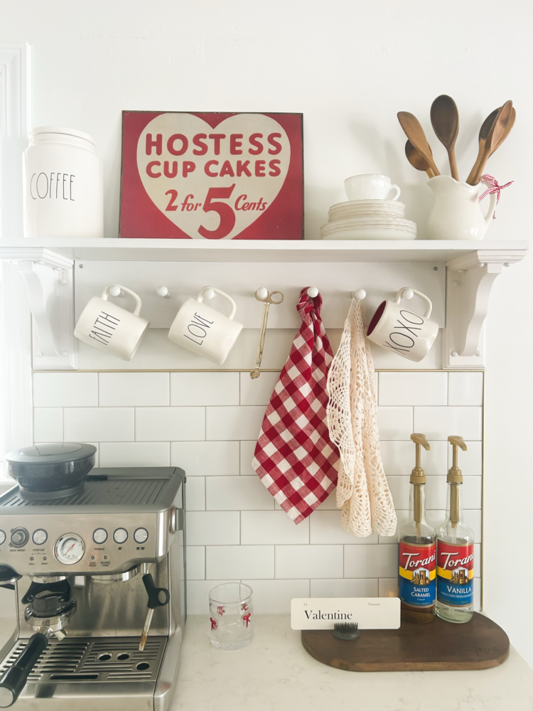 29 Cute Coffee Bar Ideas For Caffeine Lovers - CuteDecorIdeas.com